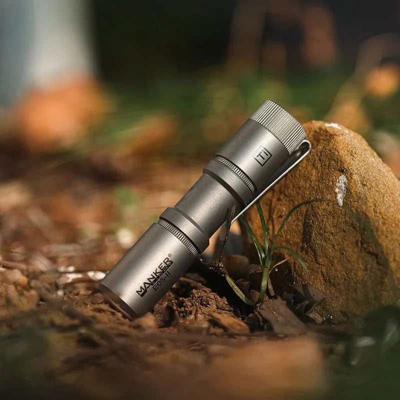 Manker E05 II Flashlight – Compact 1300lm Dual-Fuel EDC Light – MightyEDC